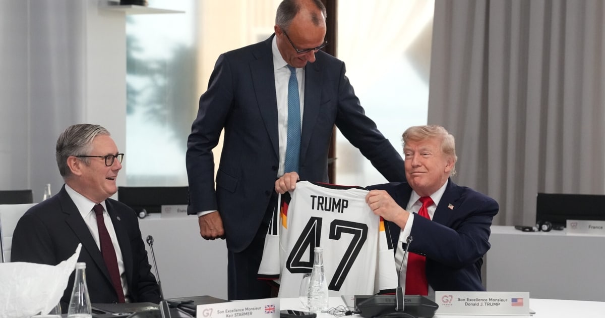 Mit Nummer 47 - Merz schenkt Trump zum Geburtstag DFB-Trikot | krone.at